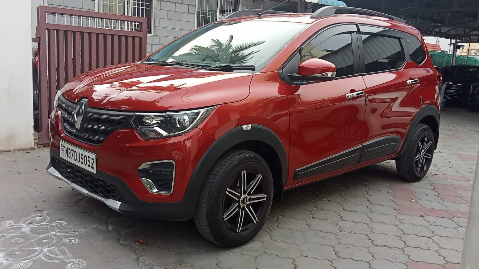 2020 Renault Triber RXT EASY-R AMT - Sree Vaishnavi Carrs