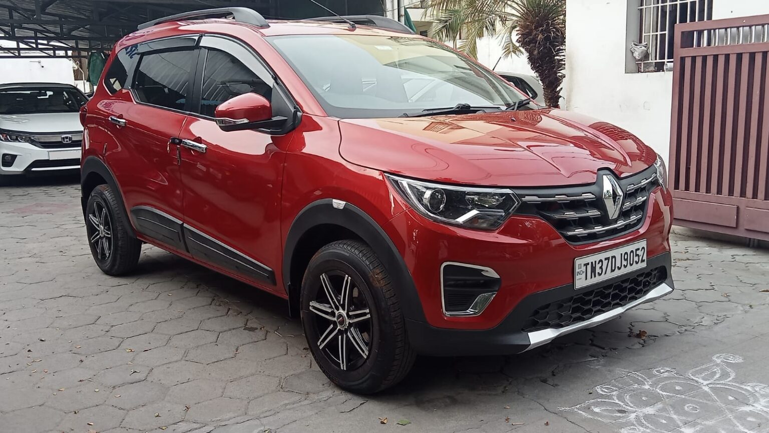 2020 Renault Triber RXT EASY-R AMT - Sree Vaishnavi Carrs